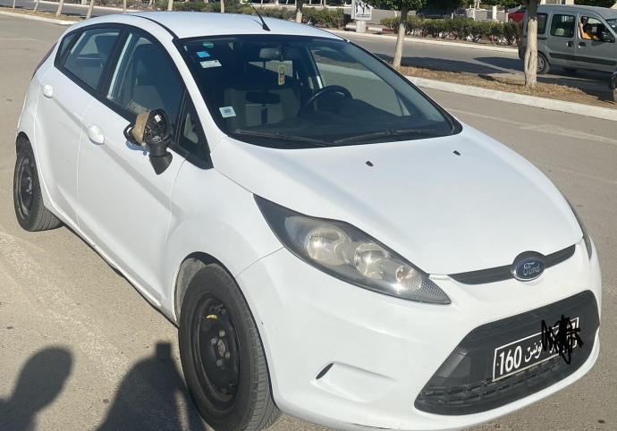 Ford Fiesta Blanche Année 2012 Août Kilomètres 216000 à 23000 DT - Ben ...